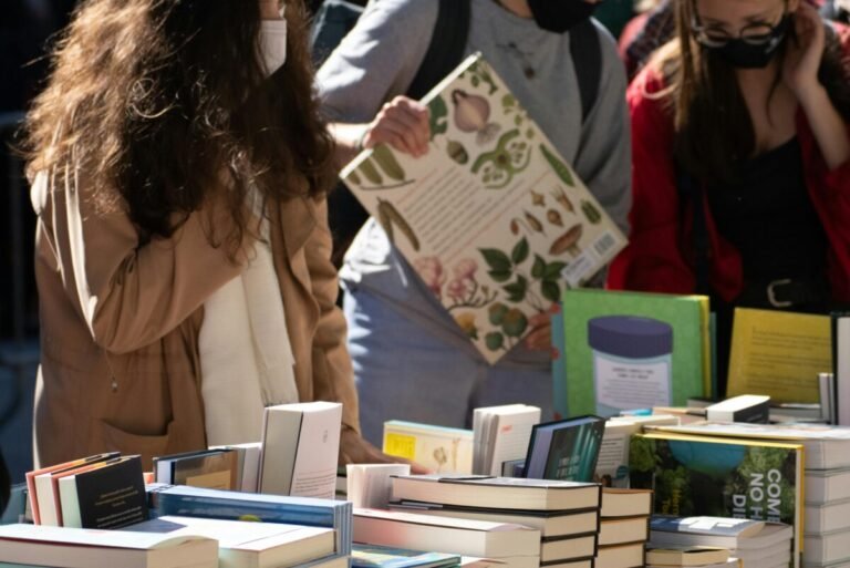 Feria del Libro de Valencia 2026: récord de 142 casetas en Viveros